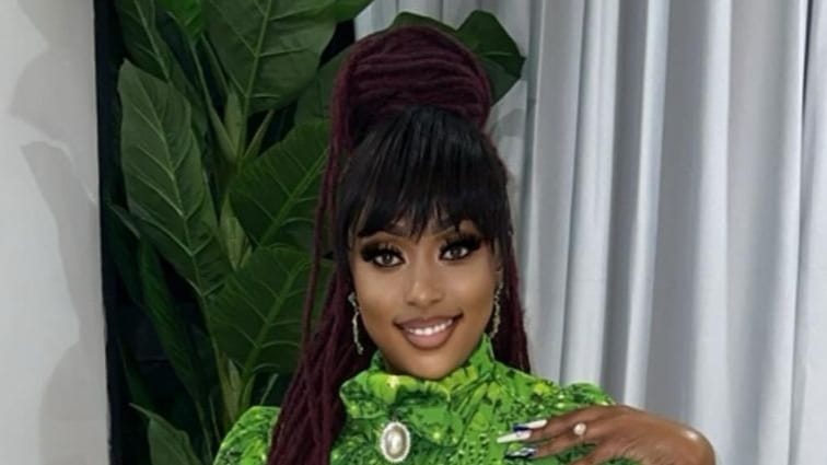 Amberay exposes hair police hating on her new hairstyle